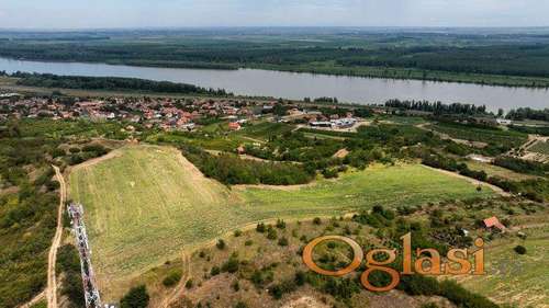 Odličan plac na Banstolu sa pogledom na Dunav!