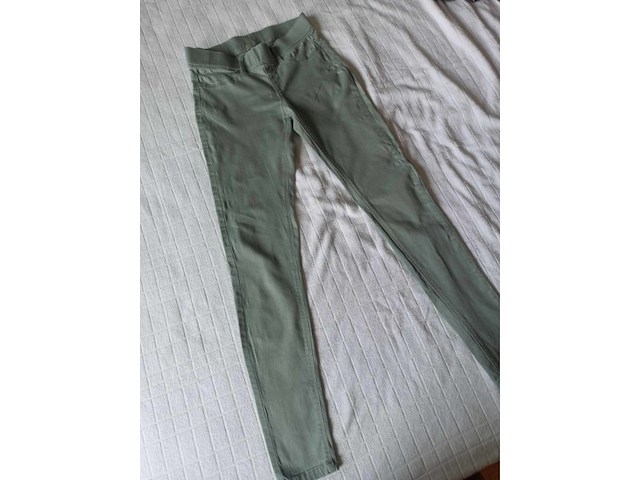 Maslinaste skinny pantalone i poklon tunika