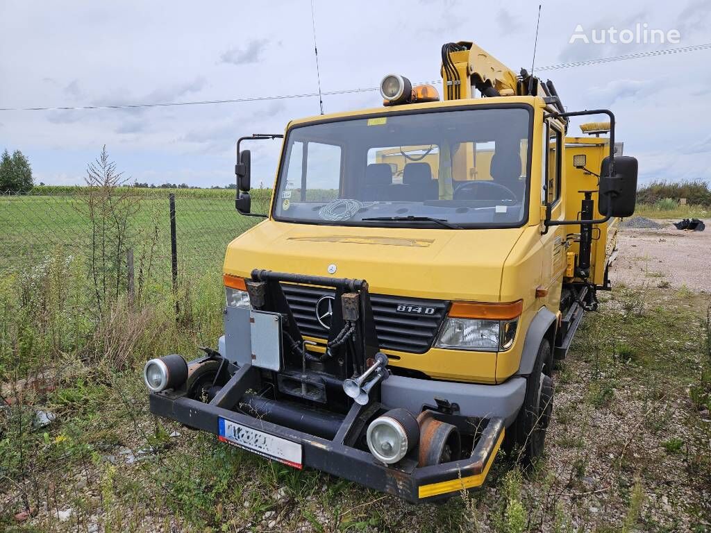 Mercedes-Benz 814D dwudrogowy z HDS kamion s ravnom platformom