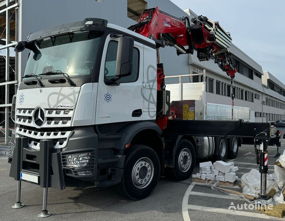 Mercedes-Benz Hiab Palfinger Fassi kamion s ravnom platformom