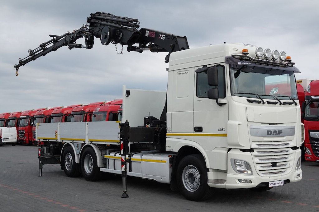 DAF XF 460 / 6x2 / SKRZYNIOWY 6.1 M + HDS HIAB 477 E-6 HIPRO + FLY J kamion s ravnom platformom