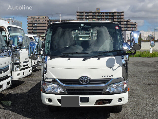 Toyota Dyna kamion s ravnom platformom