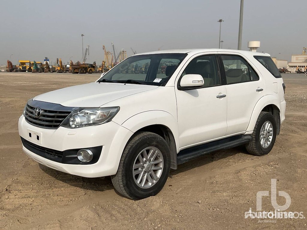 Prodaje se Toyota FORTUNER 4x4 terenac na aukciji