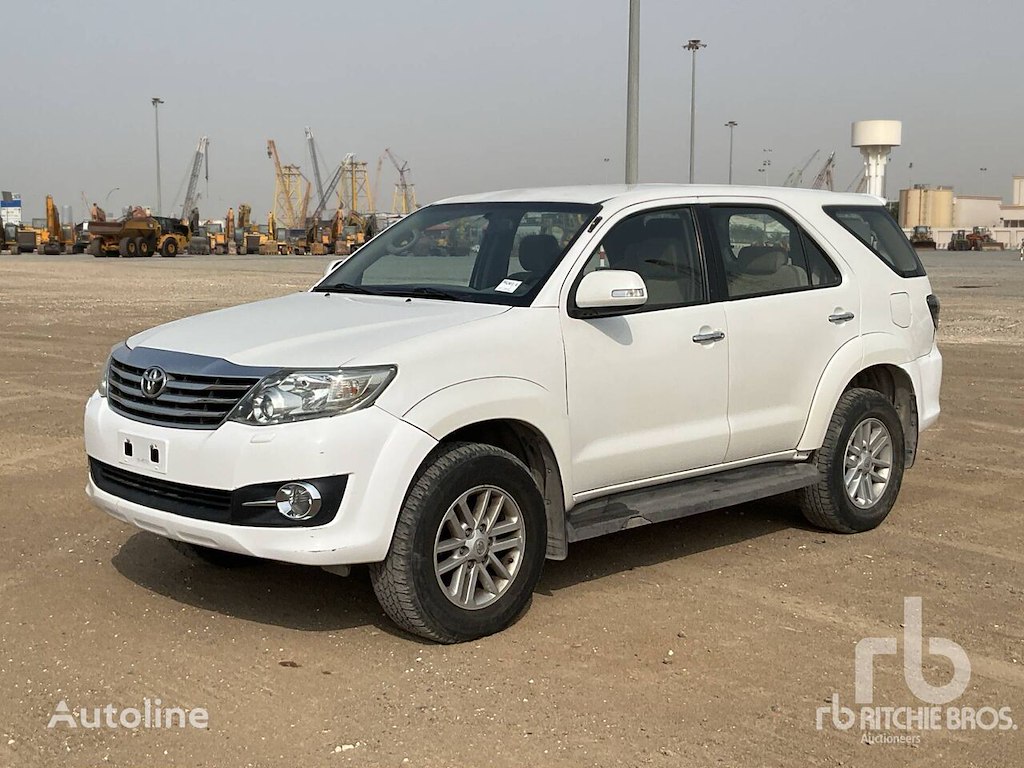 Prodaje se Toyota FORTUNER SR5 4x4 terenac na aukciji