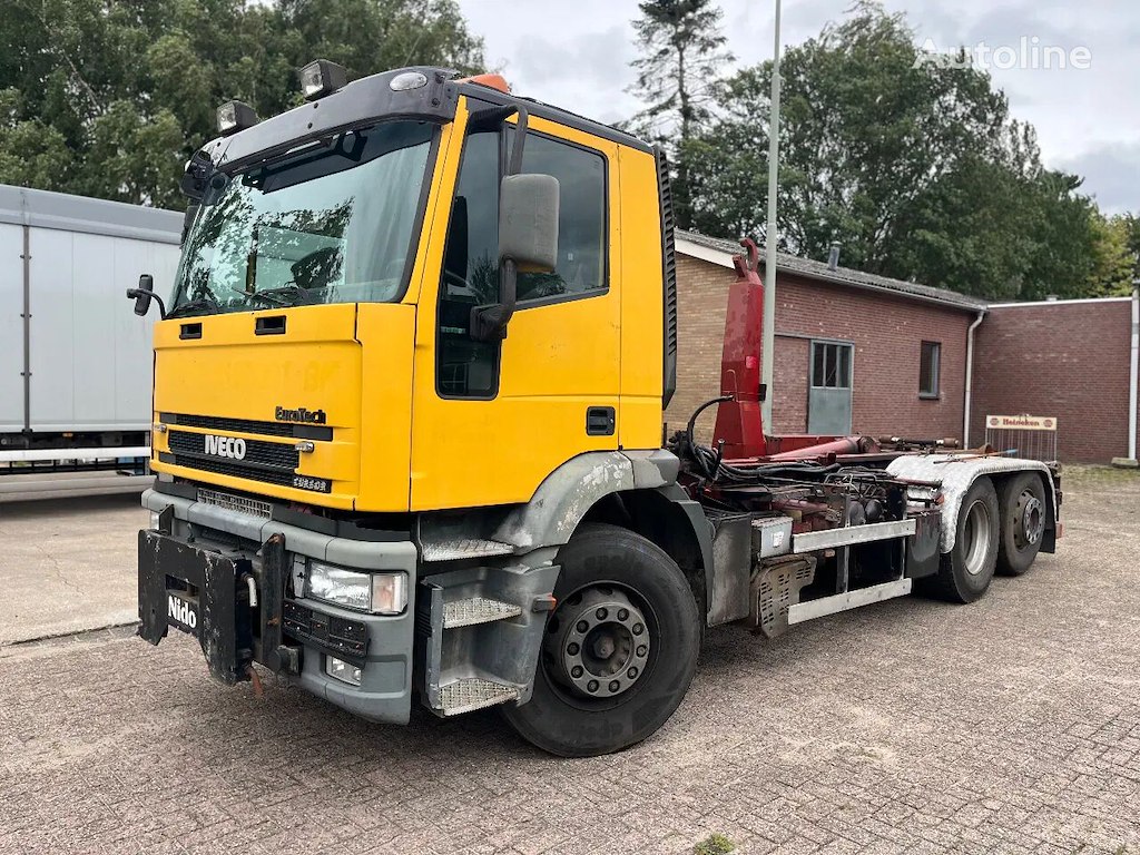 IVECO Trakker 310 Cursor 310 With Hooksytem from the year 2002 6x2 wit kamion rol kiper