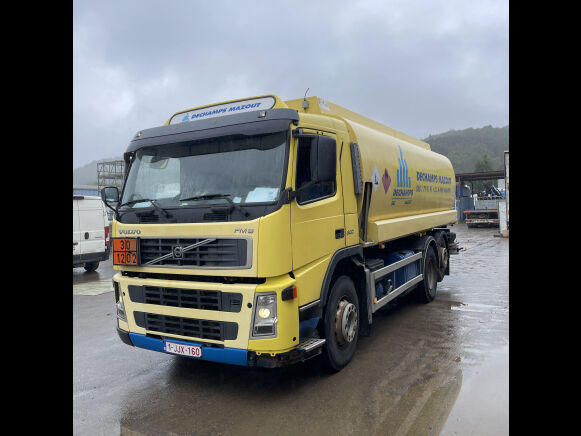 Prodaje se Volvo fm9 autocisternu za gorivo na aukciji