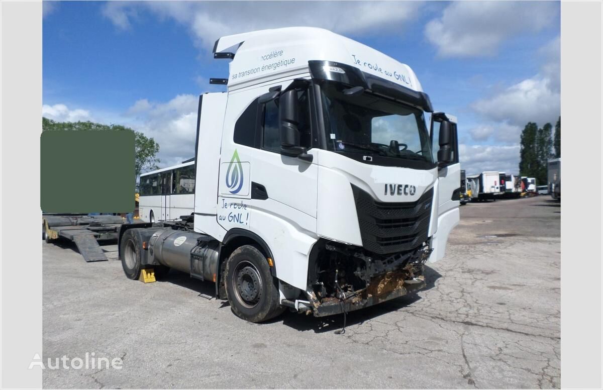 IVECO Stralis 440 S 46 tegljač nakon udesa