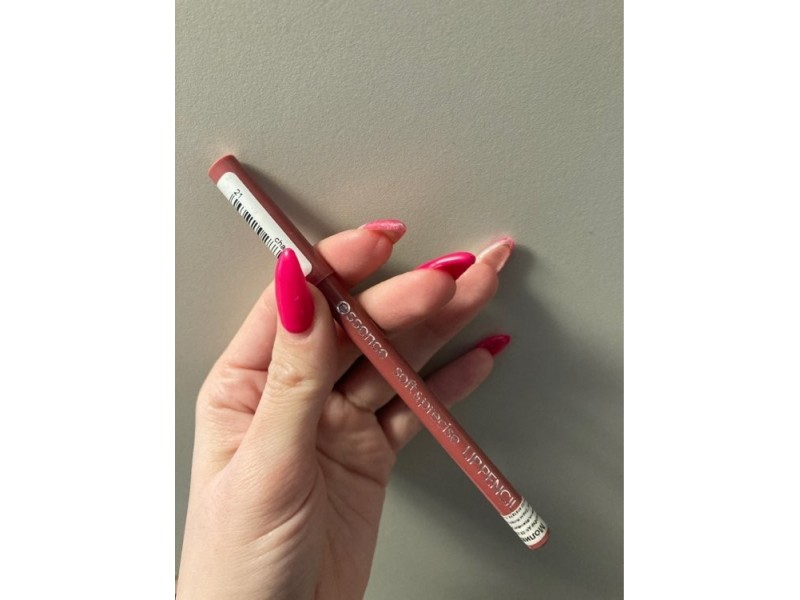 ESSENCE LIP PENCIL 21 CHARMING