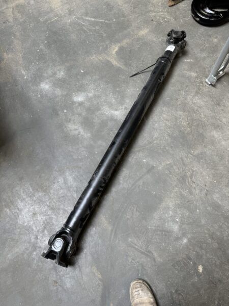 Drive shaft 10424014 drugi rezervni deo transmisije za Liebherr bagera