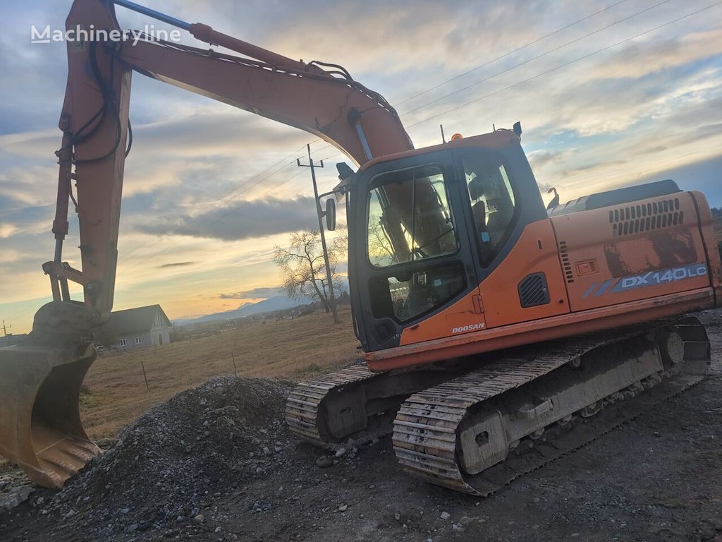 Liebherr DX140LC bager guseničar