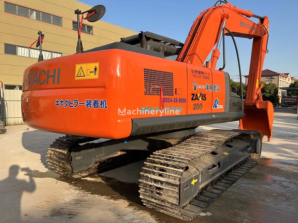 Hitachi ZX200 bager guseničar