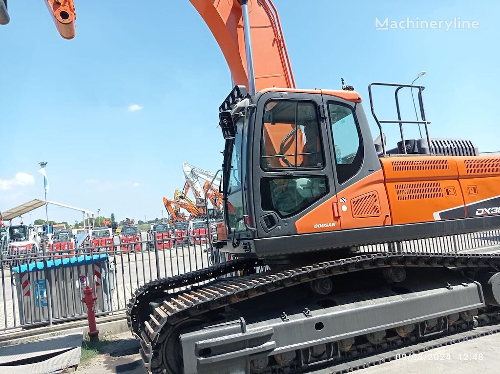 Doosan DX380LC bager guseničar