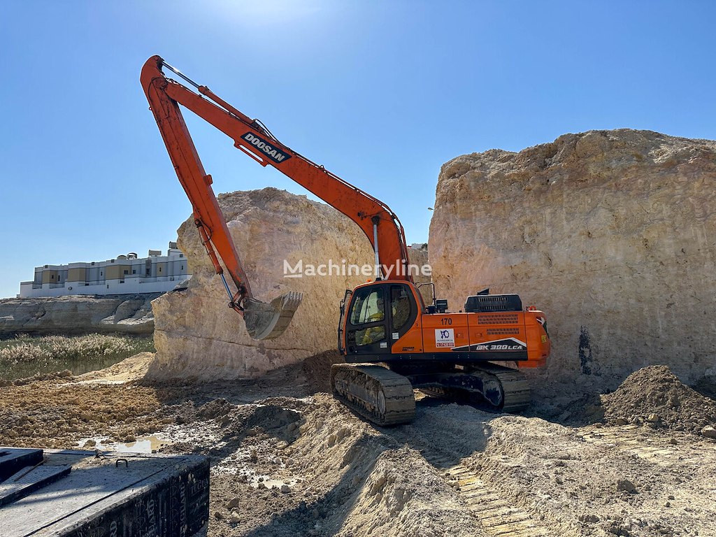 Doosan DX300LCA bager guseničar