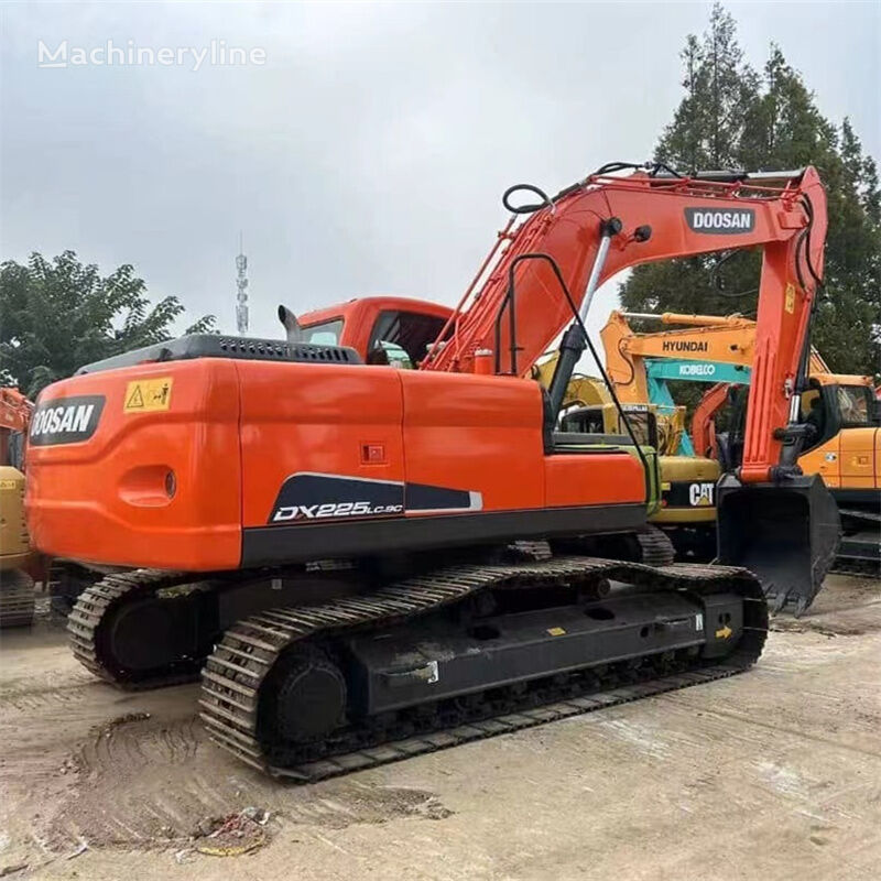 Doosan DX225 bager guseničar