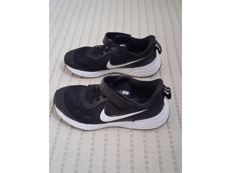 NIKE Crne Patike 30 (18,5cm)