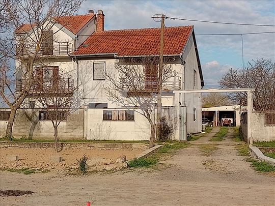 Ovča, kuća, porodična zgrada, uslužni oglas