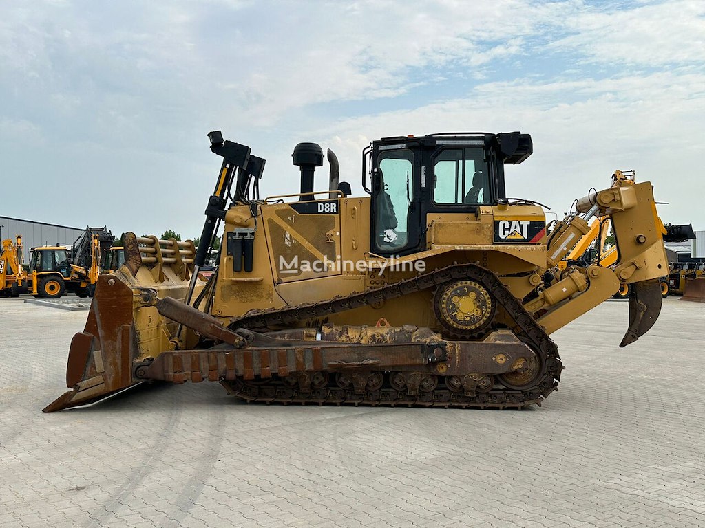 Caterpillar D8R buldožer