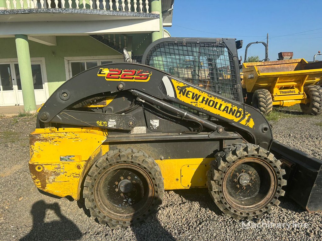 New Holland L225 mini utovarivač