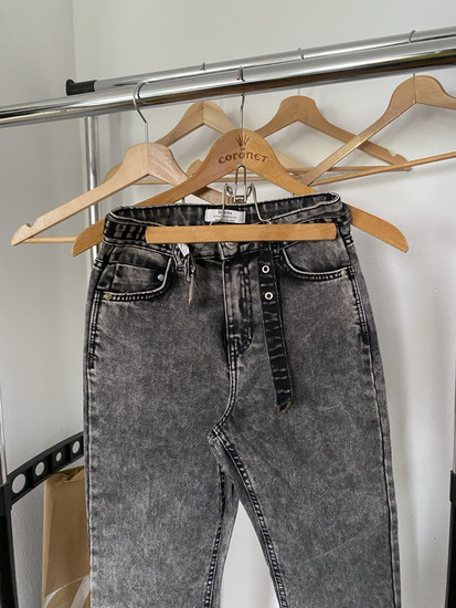 BERSHKA mom fit duboke slim kao nove su