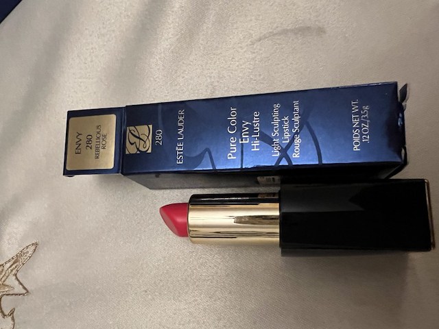 Este Lauder 280, Envy Hi-Lustre, svetlo crveni ruz