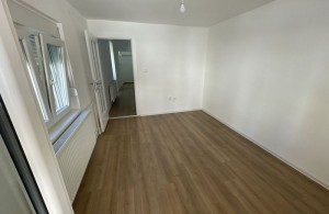 Prodajem Stan-Apartman, Kej