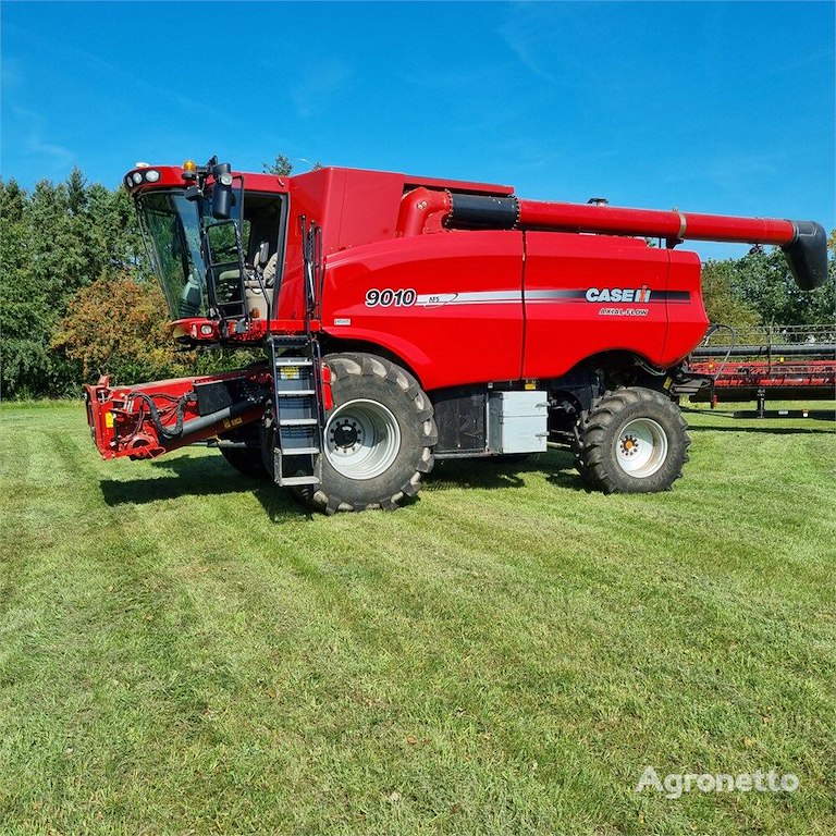 Prodaje se Case IH 9010 Axial-Flow kombajn za žito na aukciji