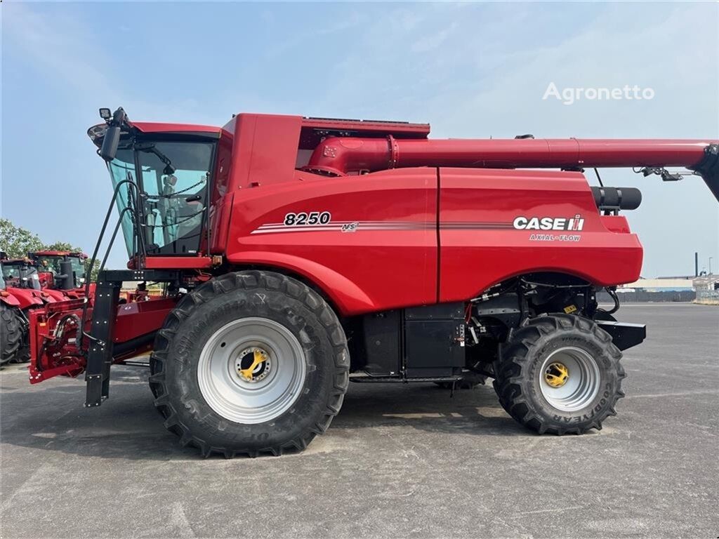 Case IH 8250 Axial-Flow kombajn za žito