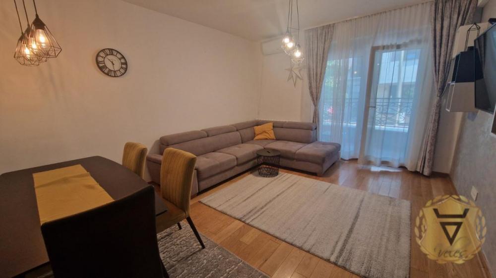 Trosoban stan za izdavanje, 72m2, 850€