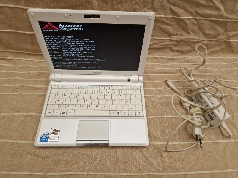 ASUS Eee PC 900 Laptop