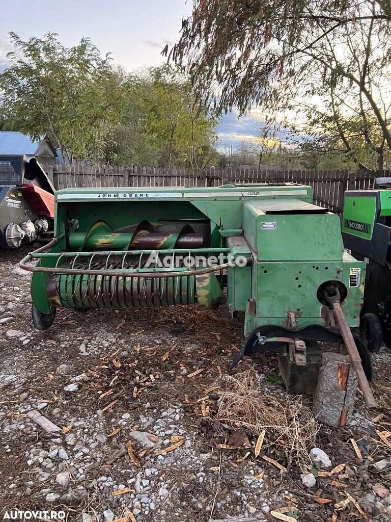 John Deere 332 balirka za četvrtaste bale