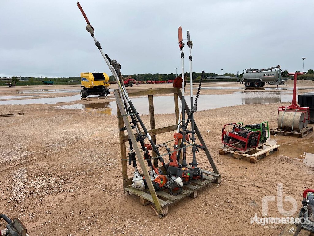 Prodaje se Qte De Materiels De Location Qt trimer za živu ogradu na aukciji