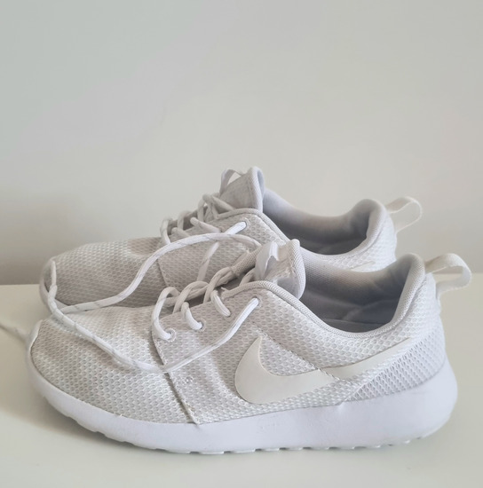 SNIZENO Nike roshe run 37.5