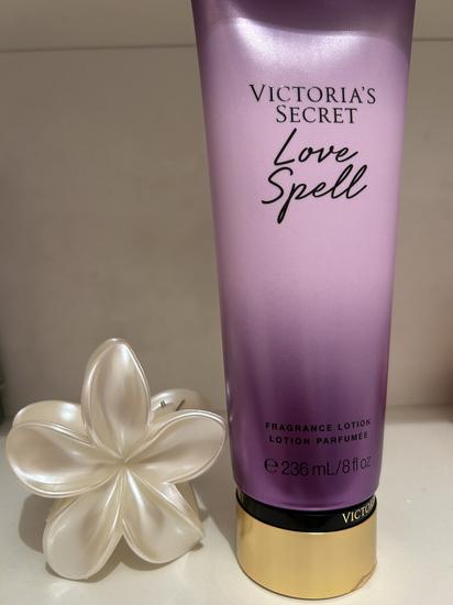 Sniženo Victoria Secret Love Spell mleko za telo