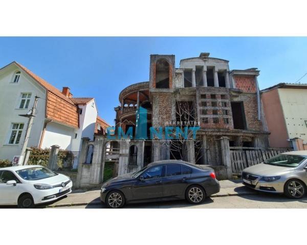 Kuća na prodaju, 700m2, 650.000€