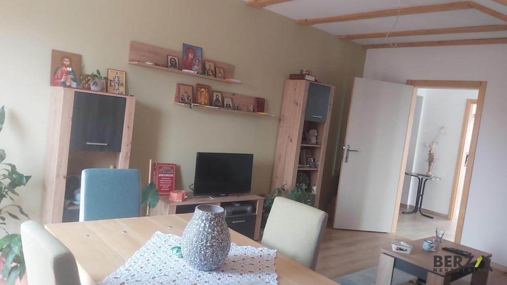 Kuća na prodaju, 550m2, 288.400€