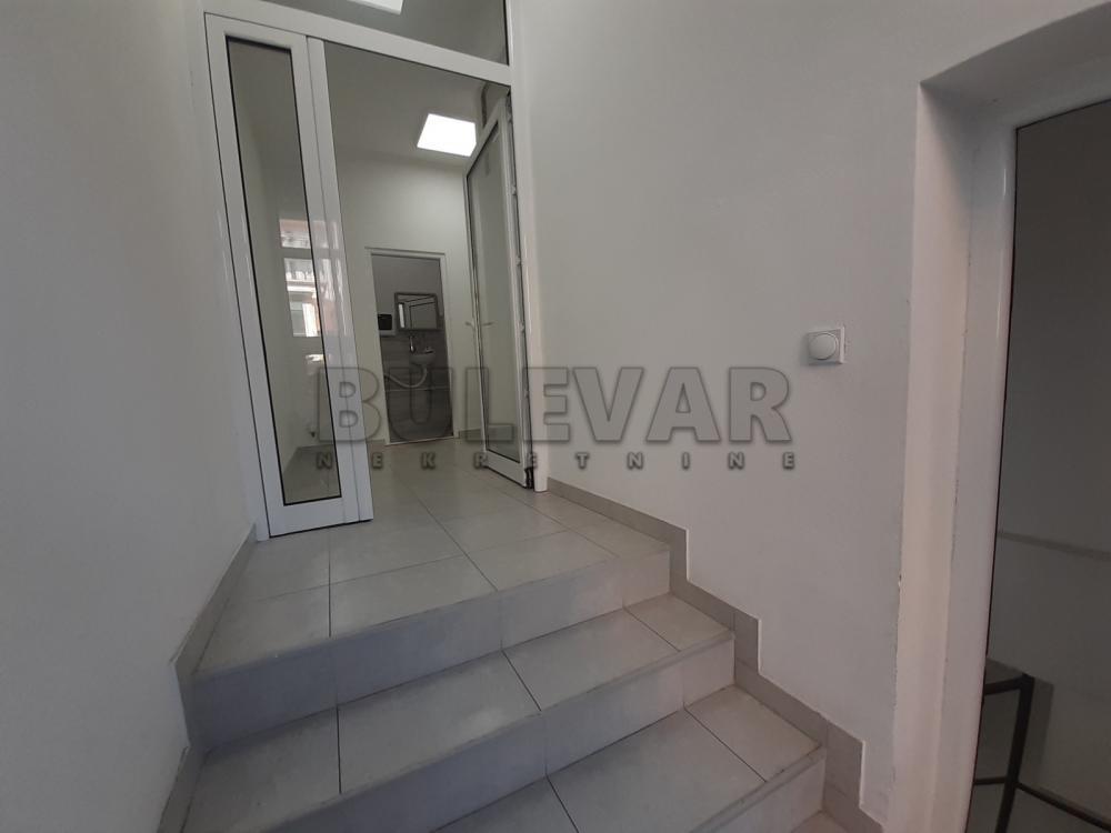 Trg učitelja Tase, Lokal na prodaju, 146m2, 150.000€