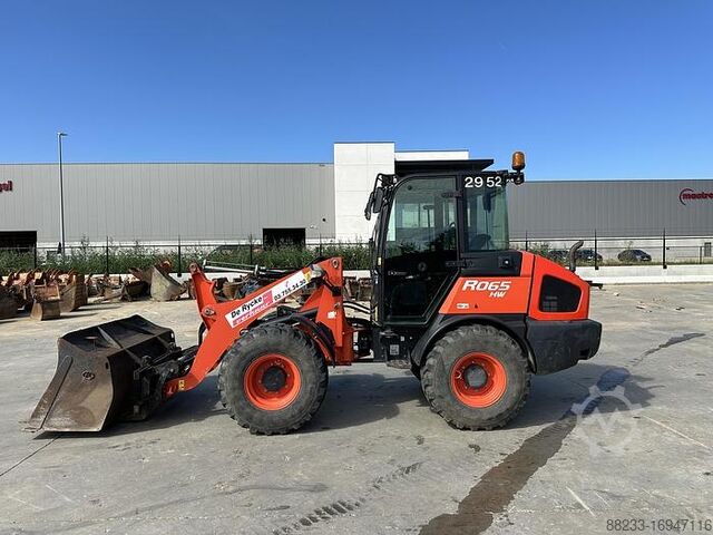 Punilac
Kubota R065W