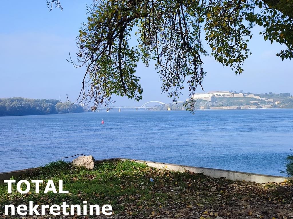 PLAC PETROVARADIN, 432600€