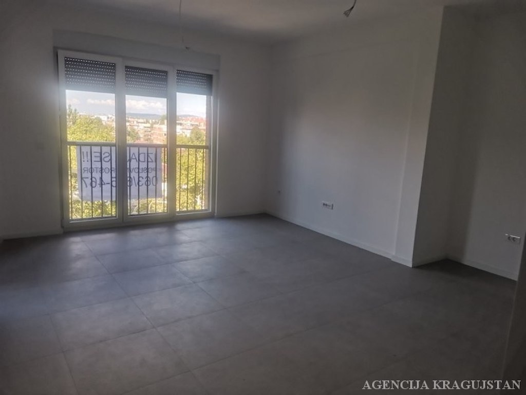 Izdavanje, Stan, 49m2 , Centar