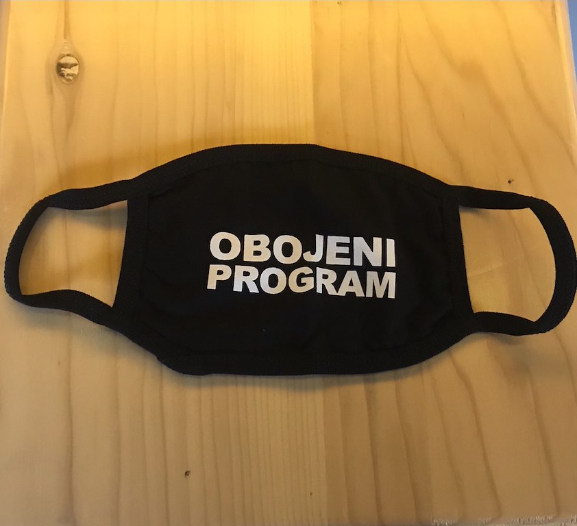 Obojeni program – dekorativna maska