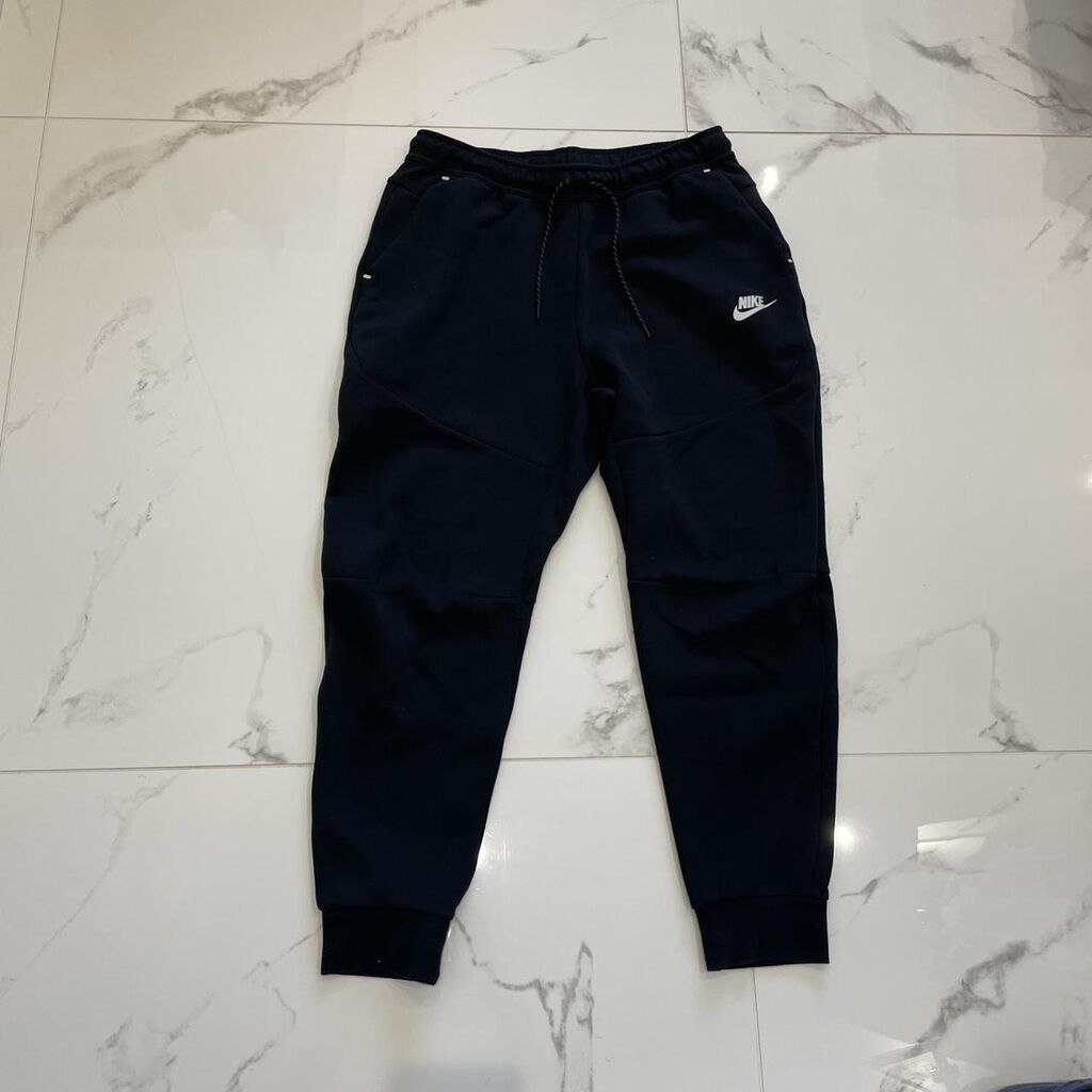 Nike Tech Fleece Trenerka L Original Stanje extra 10/10 Crne Kontakt