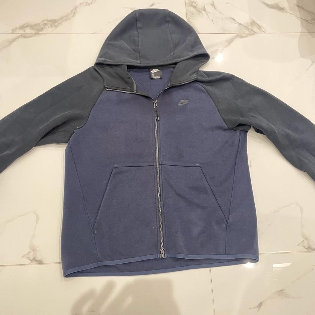 Nike Tech Fleece Original L Stanje kao na slikama Nema oštećenja