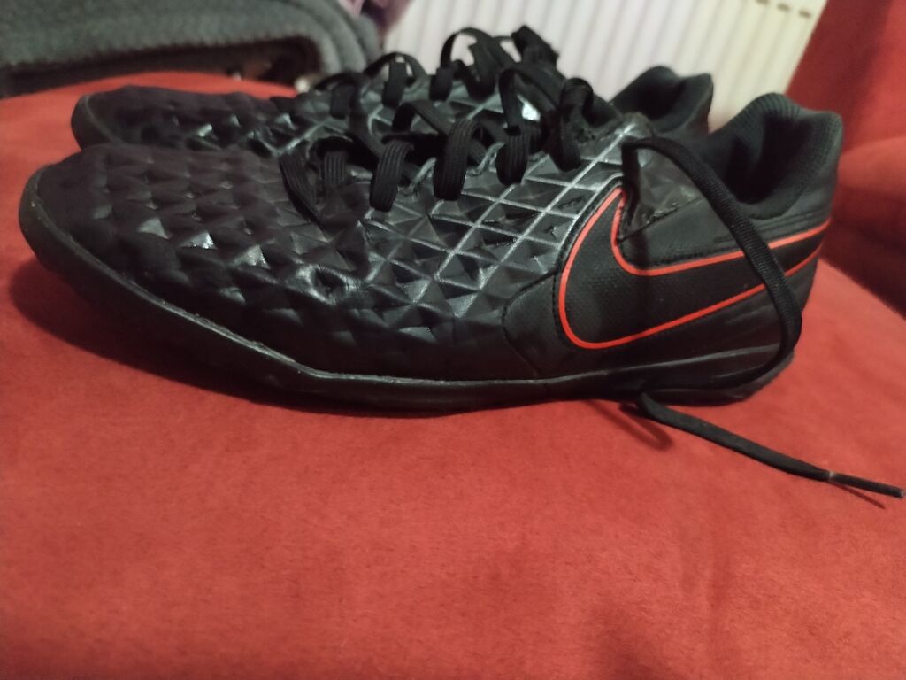 Nike patike za fudbal broj 38. U odličnom stanju