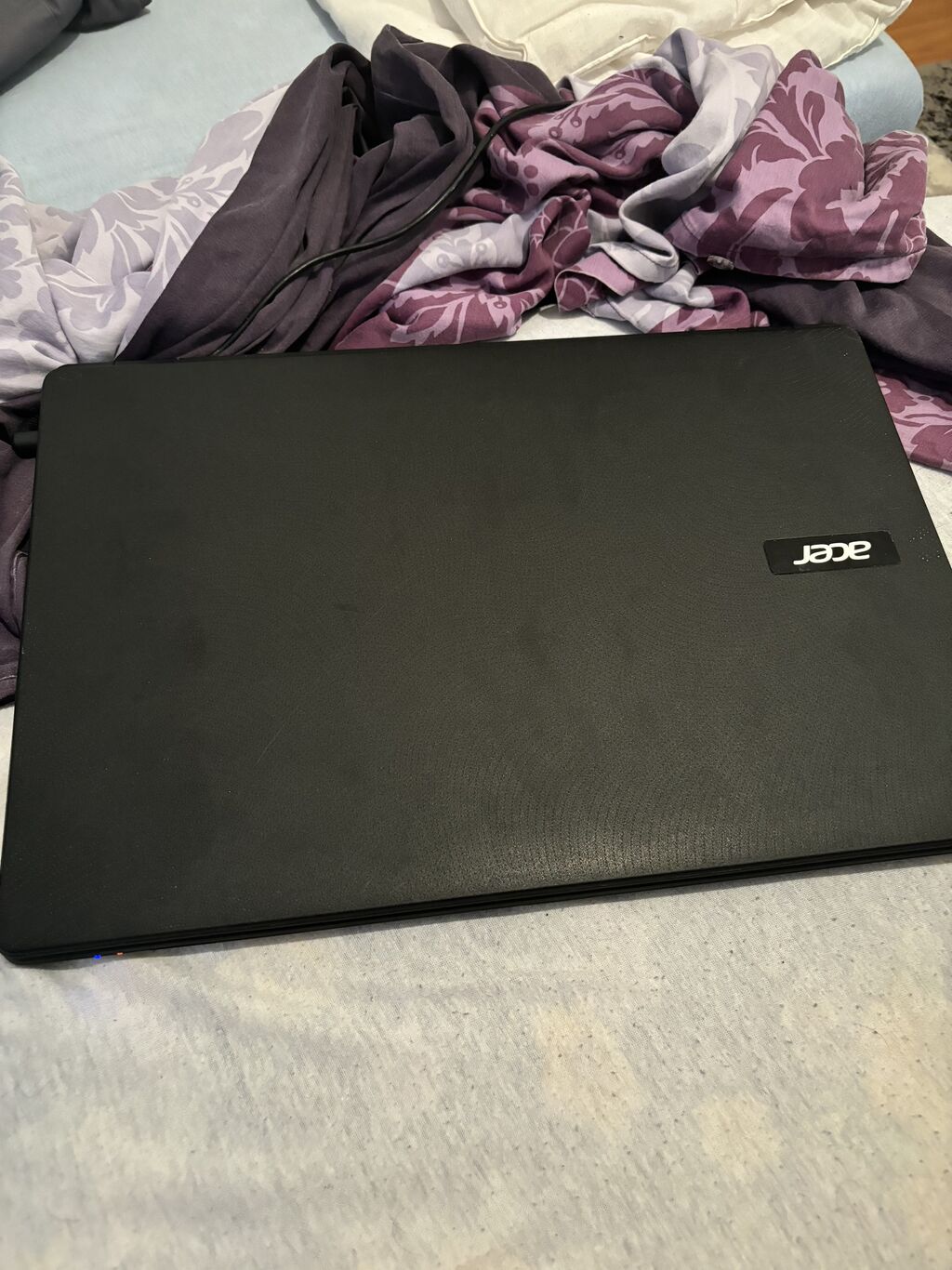 Prodajem Acer aspire es 17  Fizicko stanje laptopa se vidi na slikama