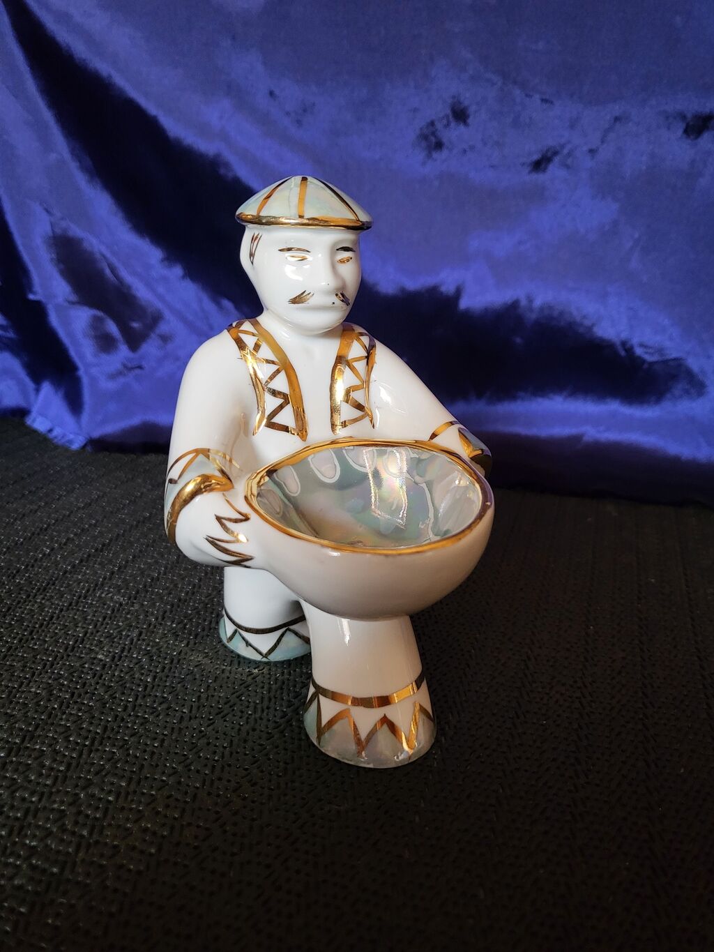 Figura,ili drzac nov za jaje cuvarkucu,Zajecar porcelan,rucno