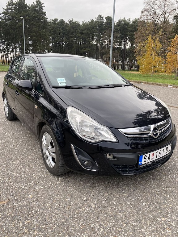 Opel Corsa: 1.3 l | 2012 г. | 190000 km. Limuzina