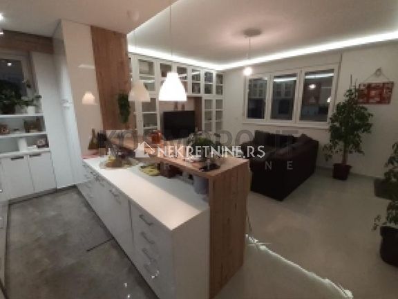 Zemun, Gornji grad, Pregrevica, 3.5, 80m2, 250000 EUR