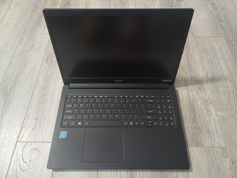 Laptop Acer EX215-31 , quad core , NVME , Full HD