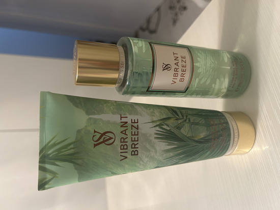 Victoria's secret Vibrant breeze mist i losion set