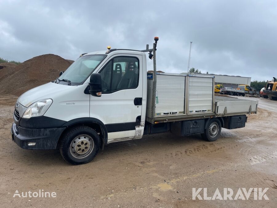 Prodaje se IVECO Daily 35s, 35s13 kamion s ravnom platformom < 3.5t na aukciji